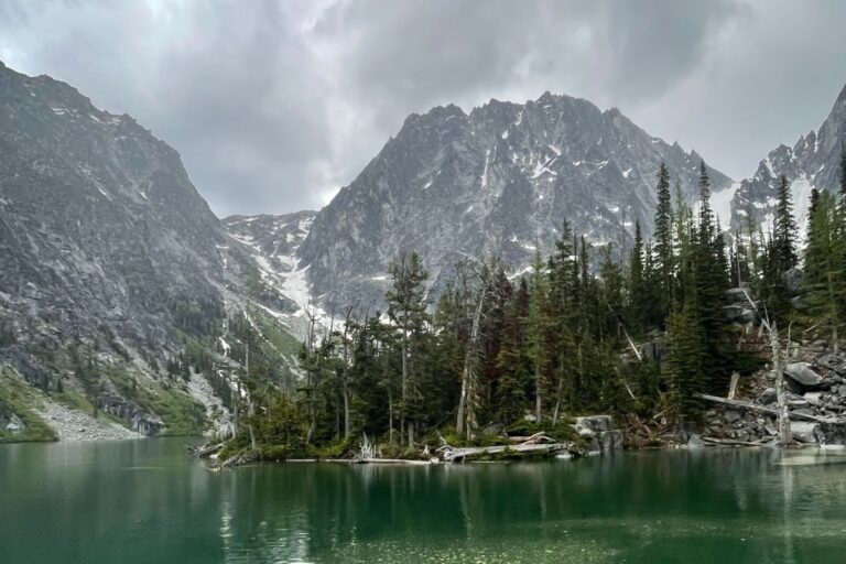 15 Washington Hikes with Lakes: Best Places to See Alpine Water and ...